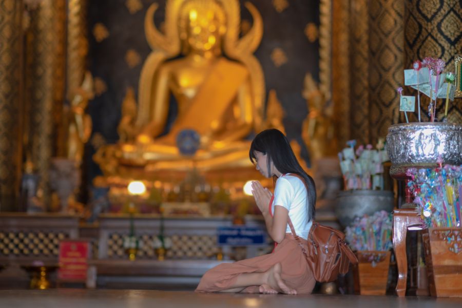 How to Behave in a Temple? Essential Temple Etiquette for Tourists in Asia